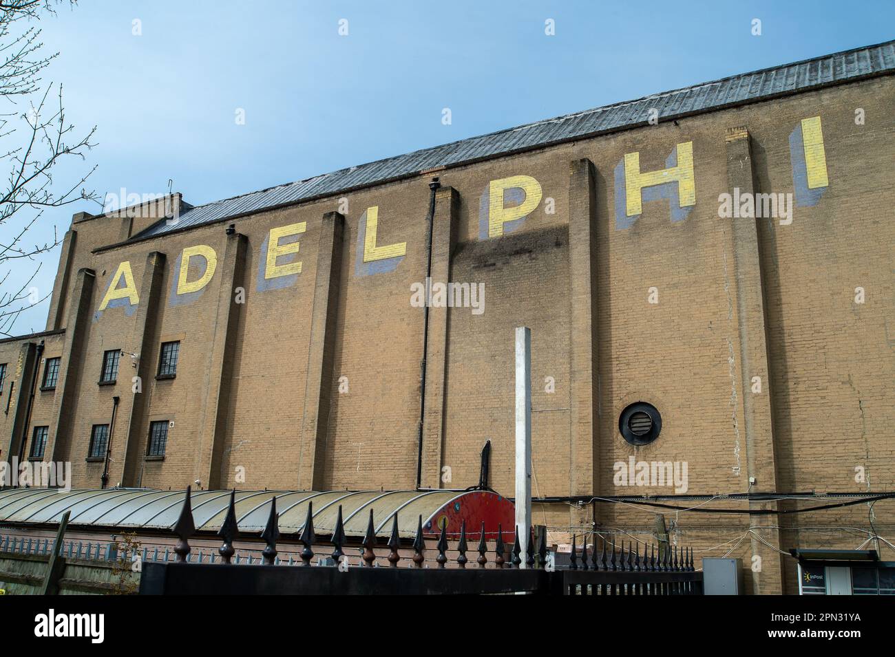 Slough, Berkshire, UK. 16th April, 2023. The Buzz Bingo Hall in Slough ...