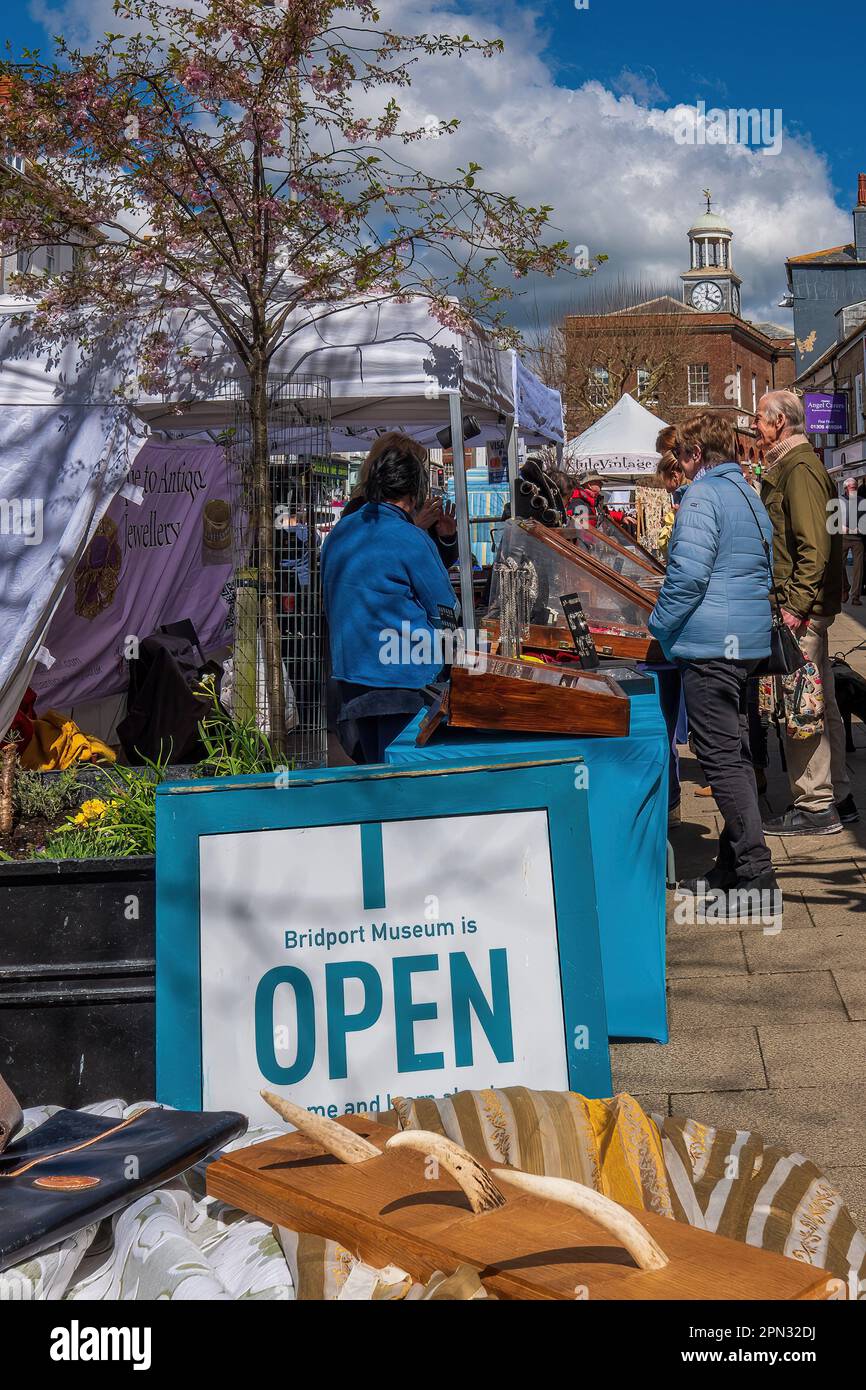 Bridport Saturday street market on a sunny Springtime morning, with the ...
