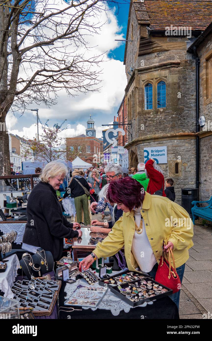 Bridport Saturday street market on a sunny Springtime morning, with the ...