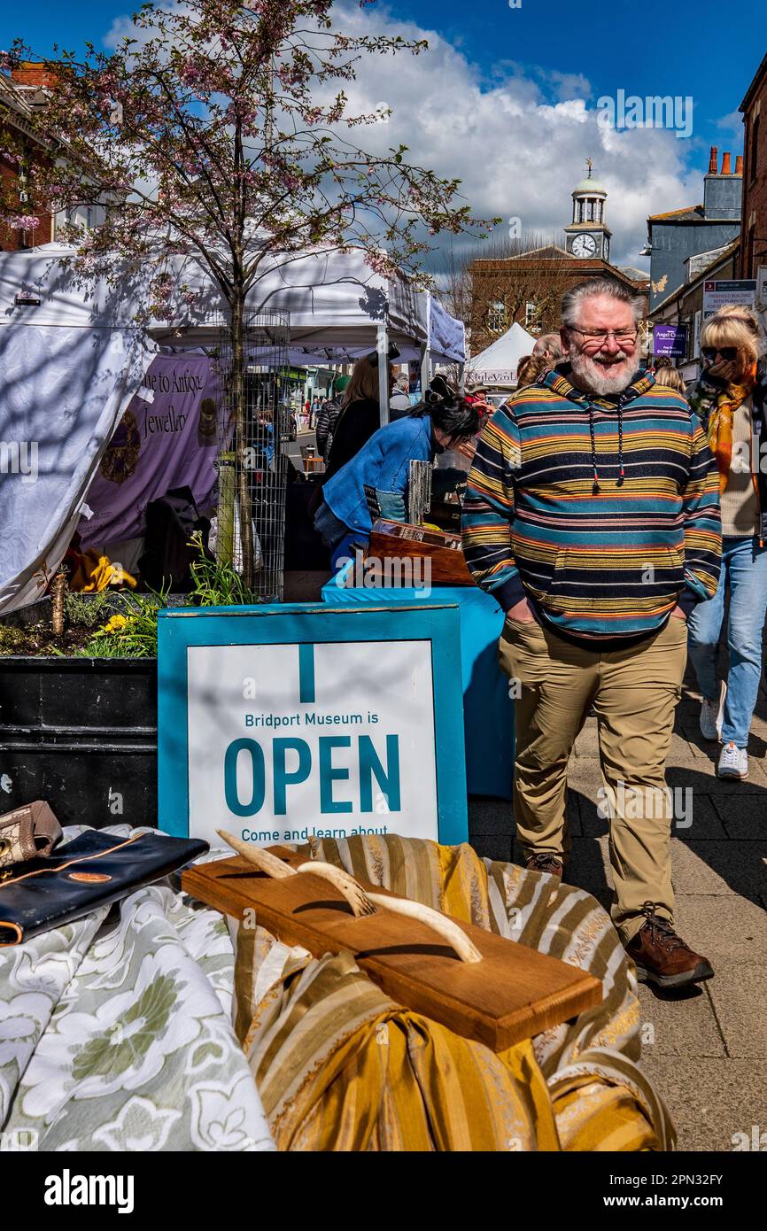 Bridport Saturday street market on a sunny Springtime morning, with the ...