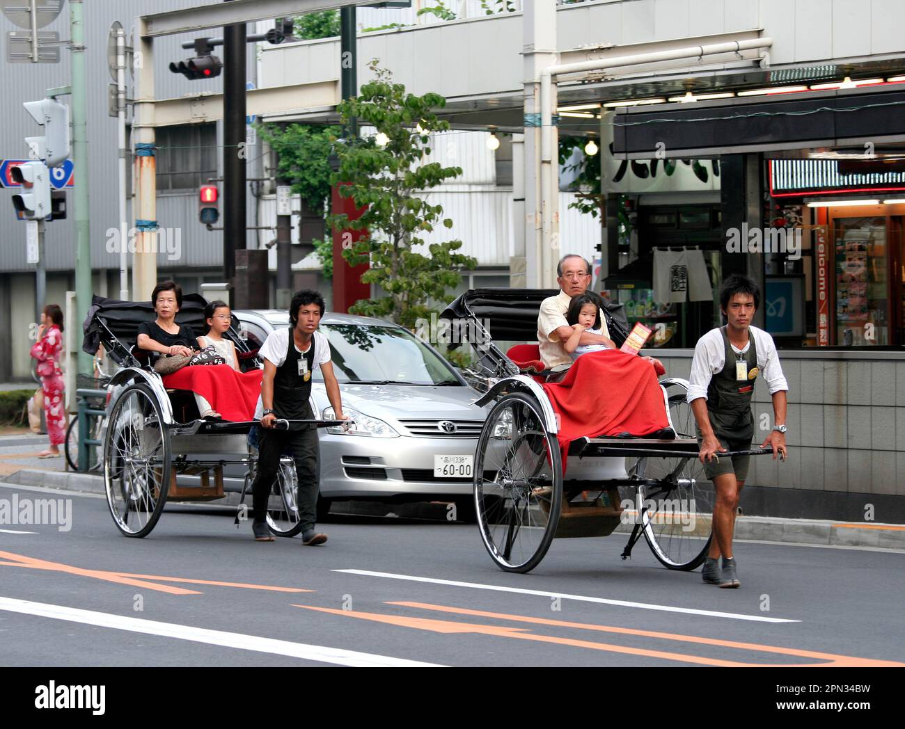 Rickshaw ride japan hi-res stock photography and images - Alamy