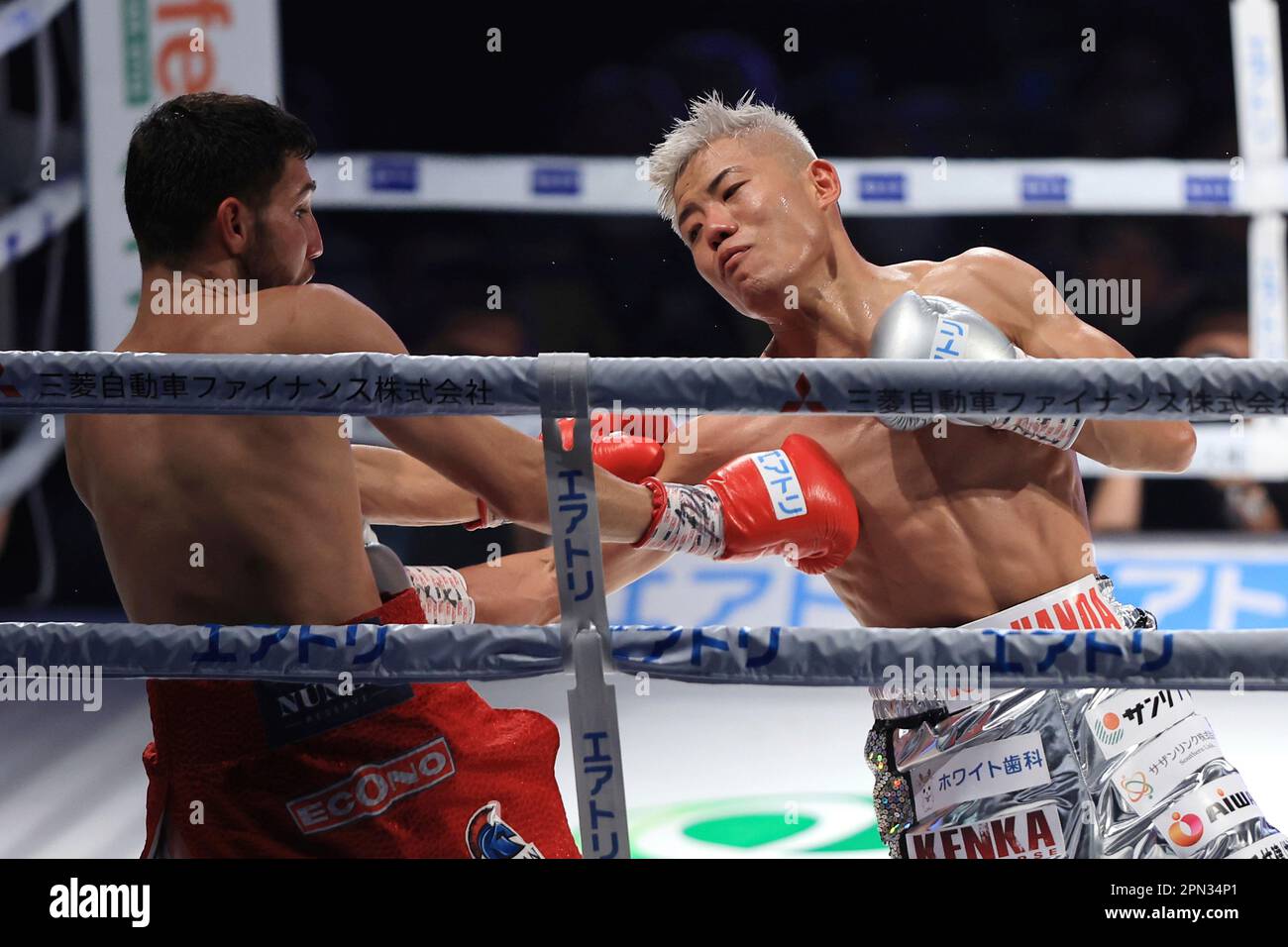 Yudai Shigeoka of Japan throws a punch during 5th round of the WBC ...