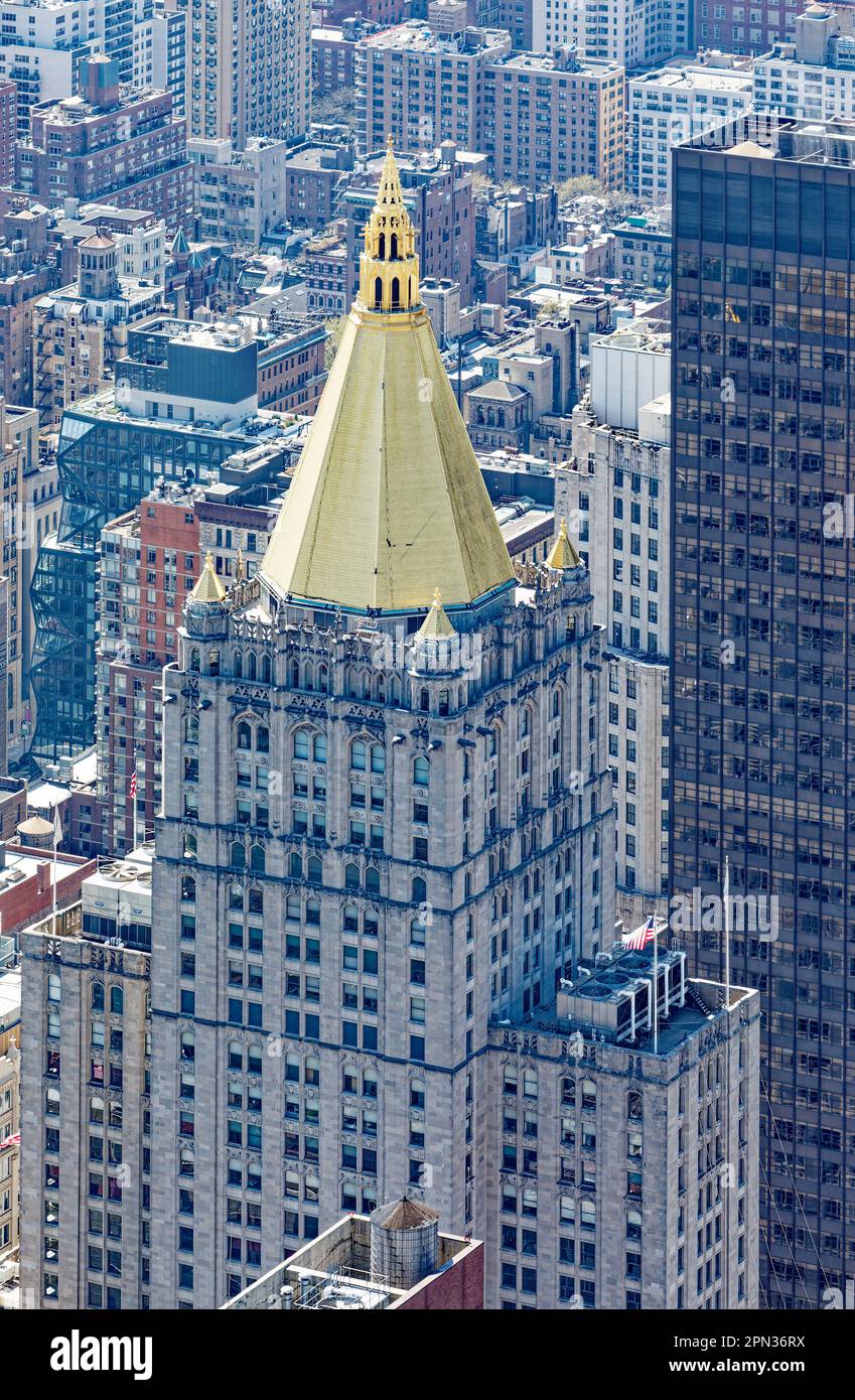 The gilded crown of the gothic New York Life Building is a NYC icon and ...
