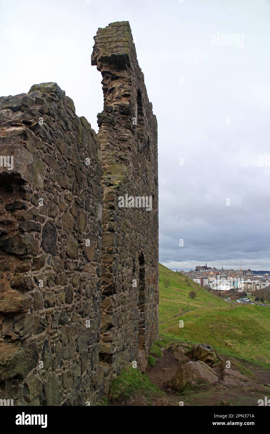 St Anthony's chapel ruins, Holyrood Park, Edinburgh Stock Photo - Alamy