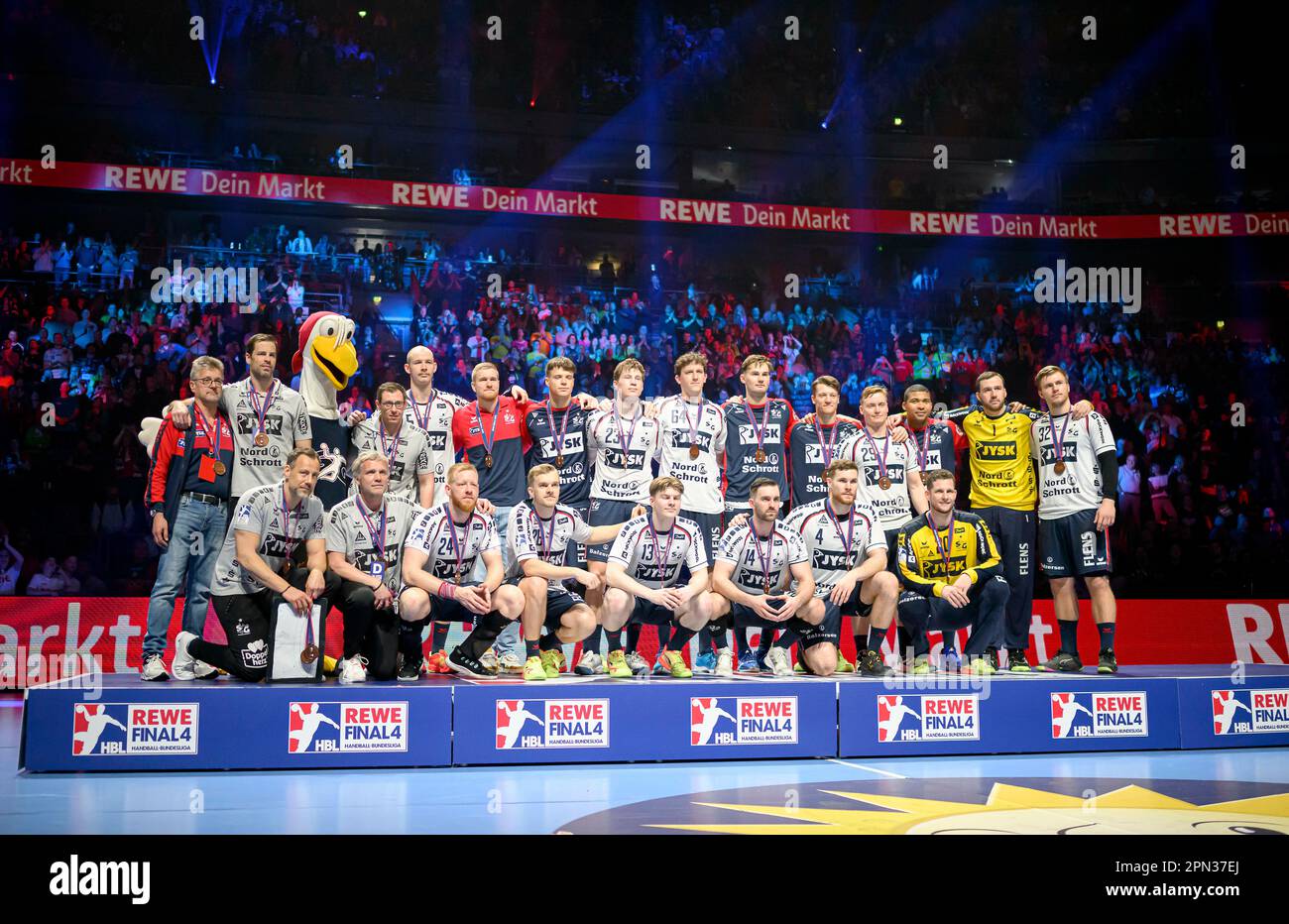 Winner Team FL (3rd place) Team photo, team photo, winner photo Match ...