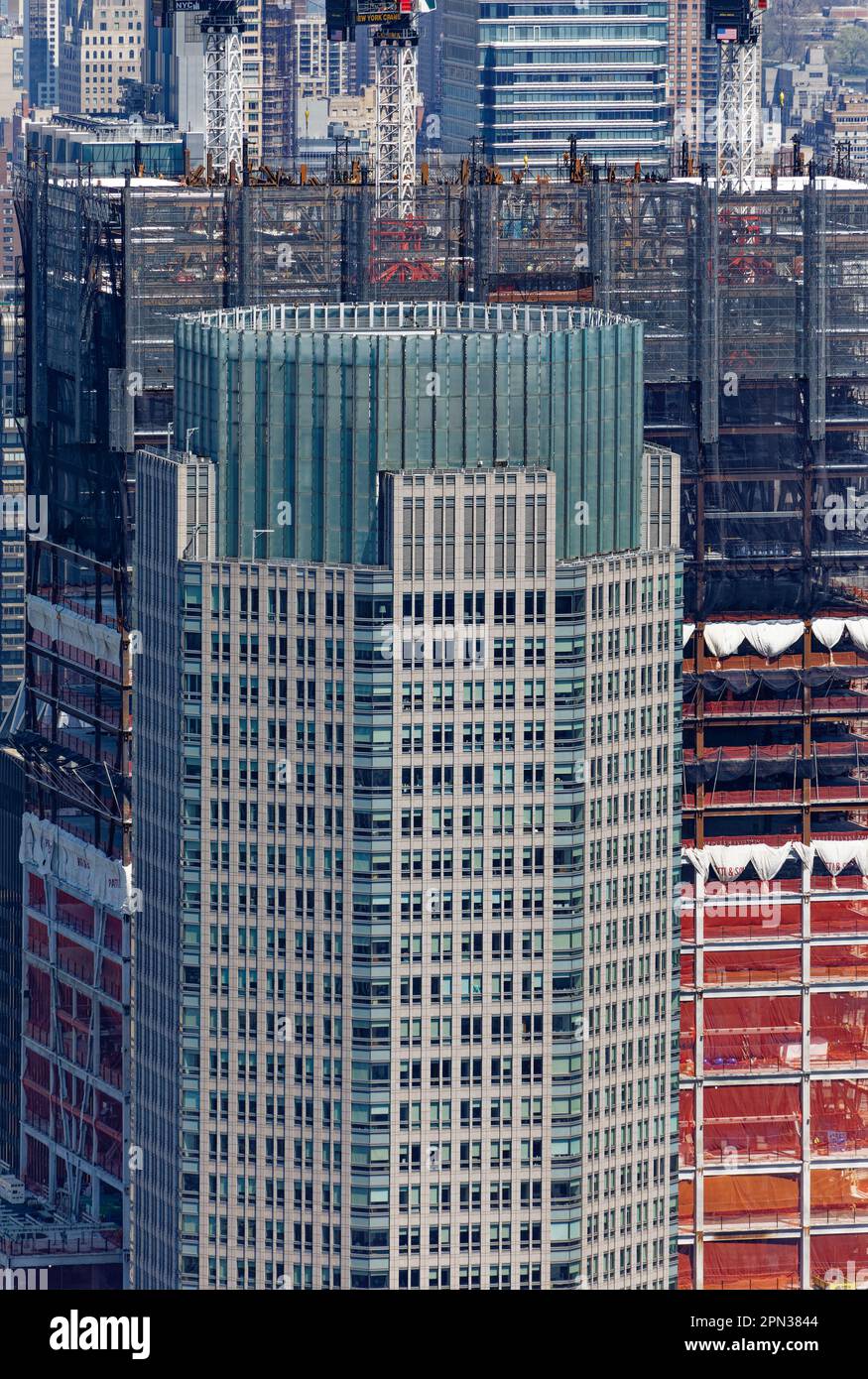 The green glass crown of octagonal tower 383 Madison Avenue (former ...