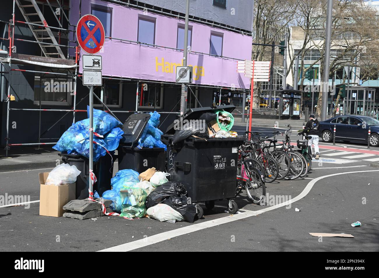 09 April 2023, North Rhine-Westphalia, Cologne: Black garbage cans ...