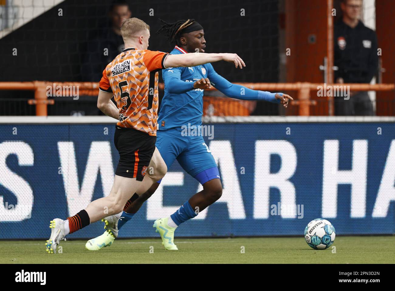 VOLENDAM - (lr) Derry John Murkin of FC Volendam, Johan Bakayoko of PSV ...