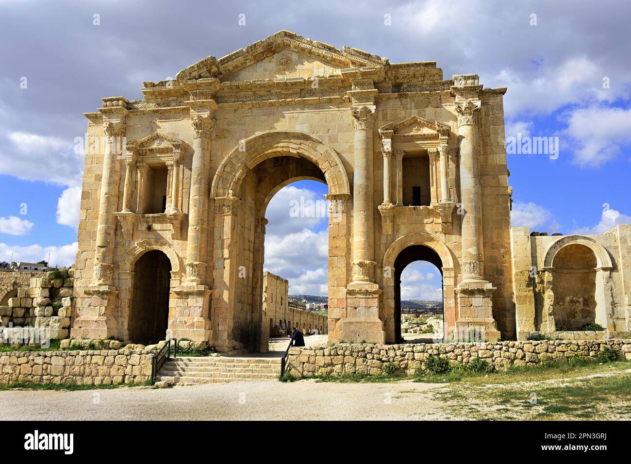 Arch of Hadrian 129/130 AD, Roman ruins, Jerash, Jordan, ancient city ...