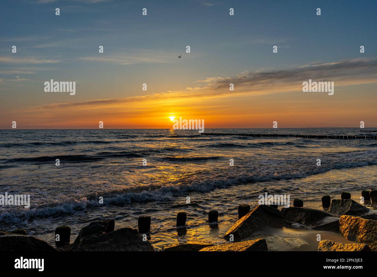 Sunset on sea beach beautiful hi-res stock photography and images - Alamy