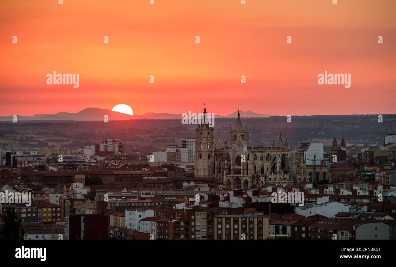 Leon Cathedral sunset Castilla Leon, Gothic architecture Spain sun ...