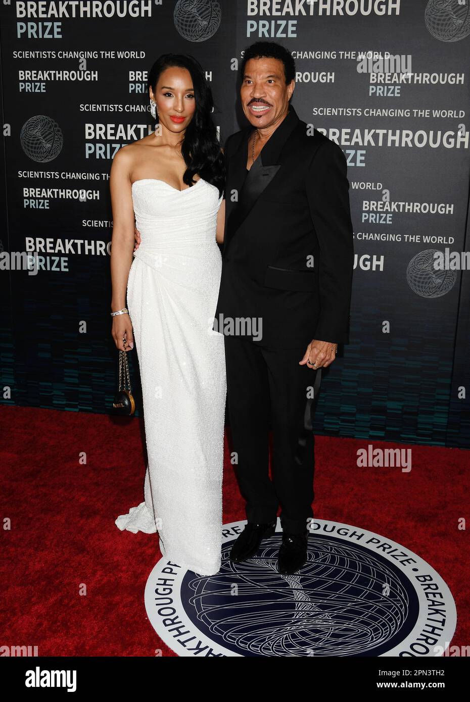 LOS ANGELES, CALIFORNIA - APRIL 15: (L-R) Lisa Parigi and Lionel Richie ...