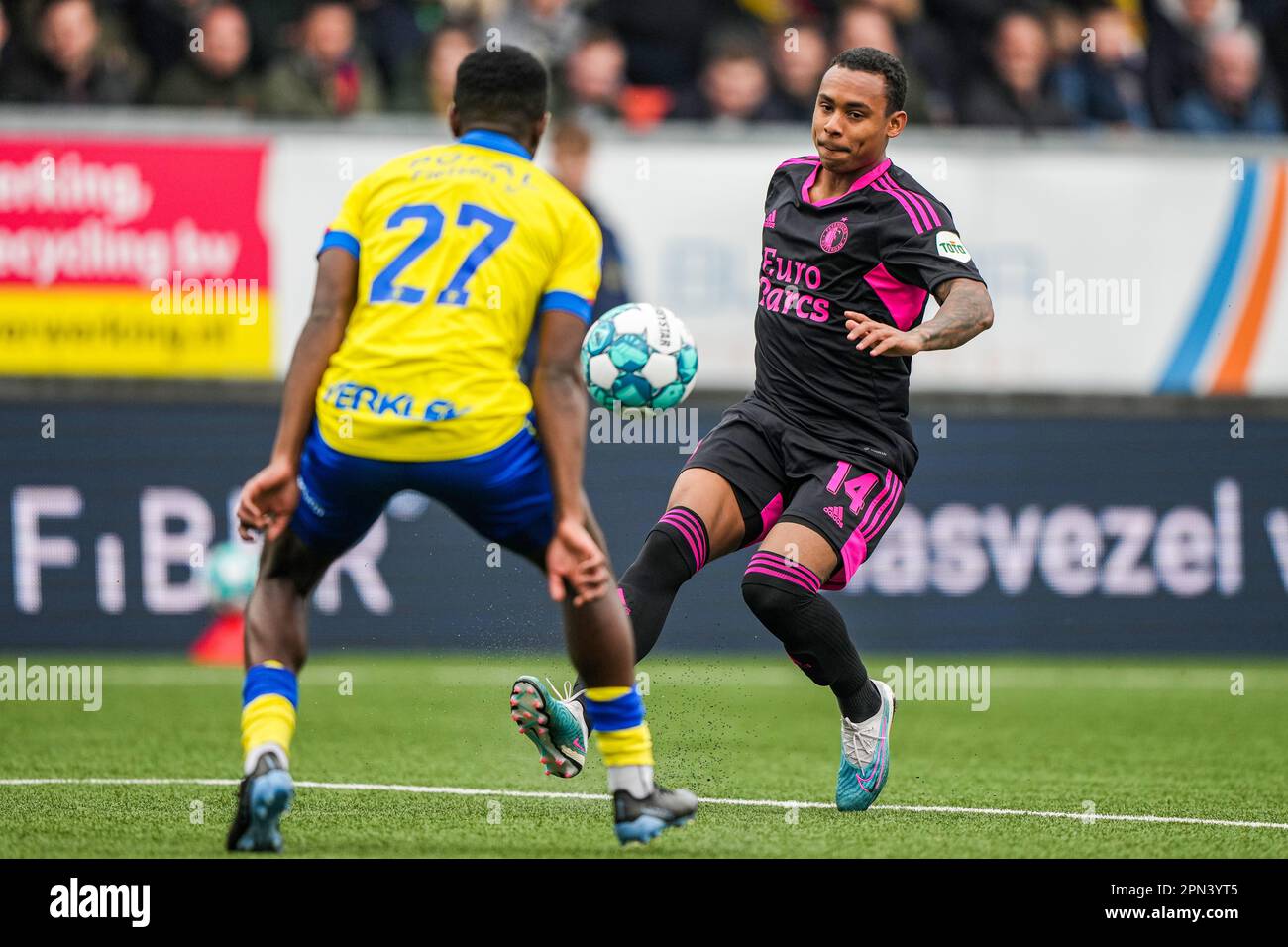 Leeuwarden - Sekou Sylla of SC Cambuur, Igor Paixao of Feyenoord during ...