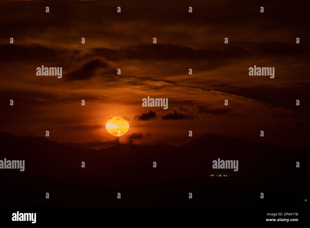 Blood moon rise over the horizon Stock Photo - Alamy