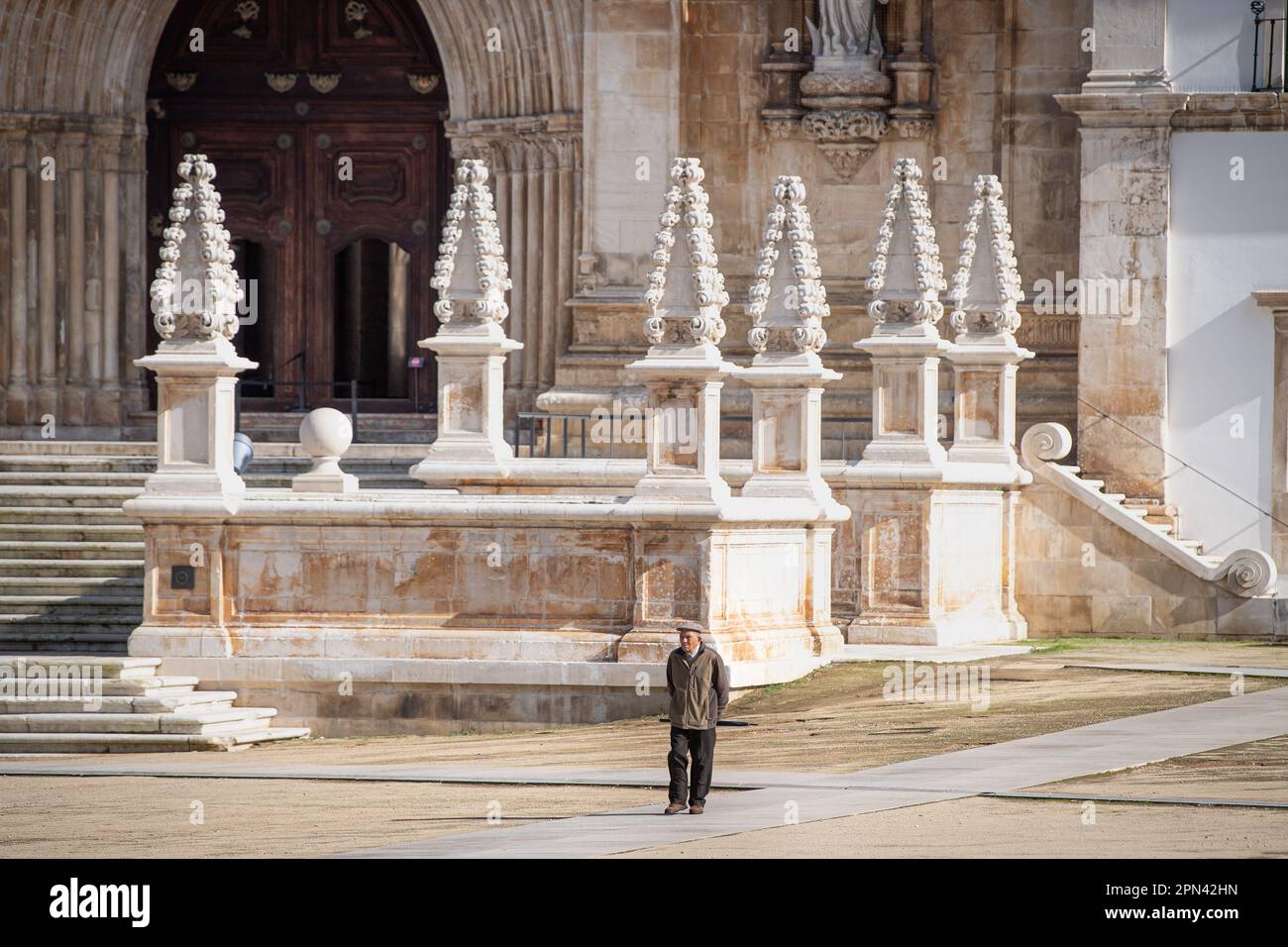 Taking in sights sounds hi-res stock photography and images - Alamy