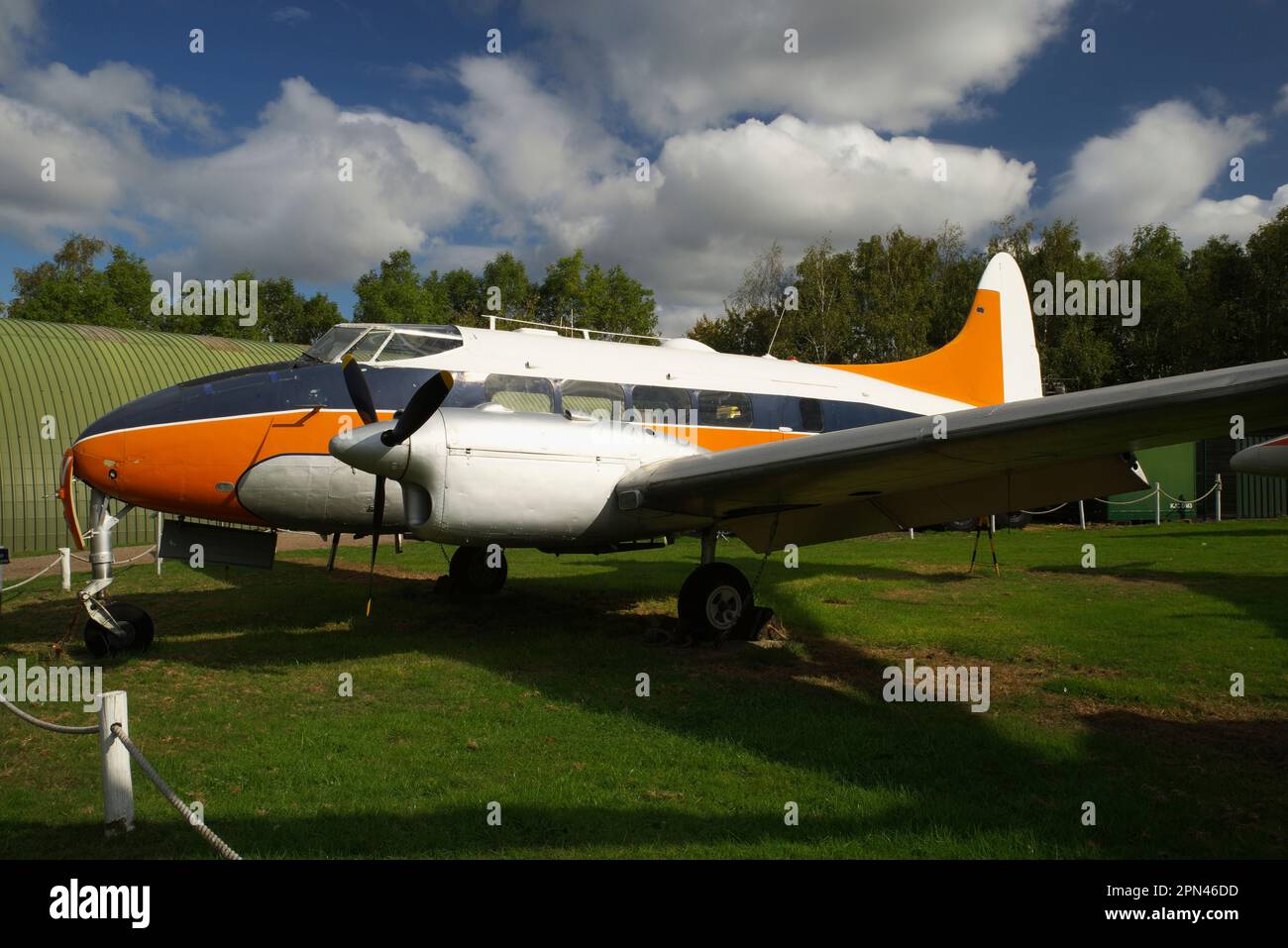 de Havilland DH 104 Dove, G-ANUW, East Midland Aeropark Stock Photo - Alamy