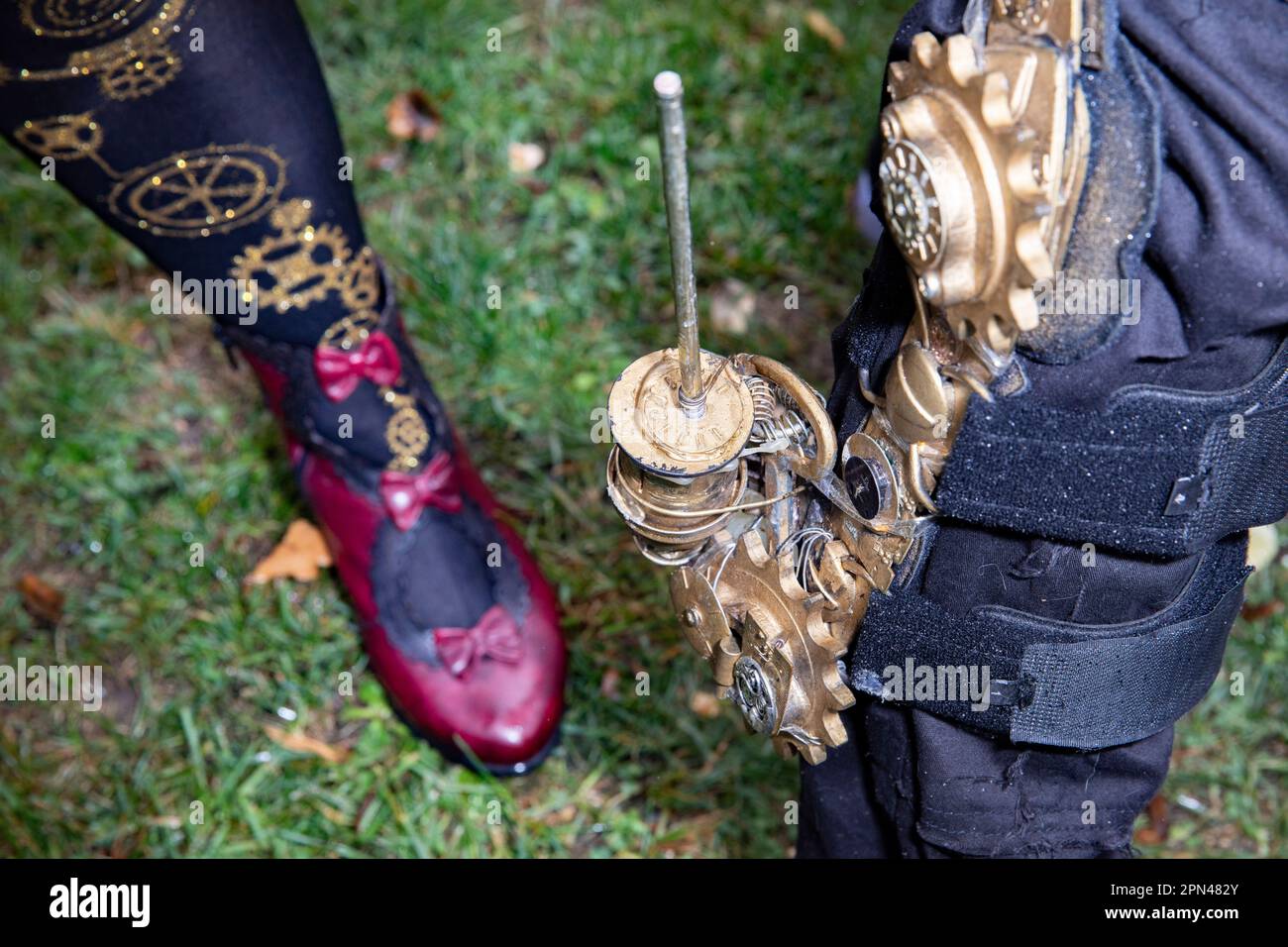 Requisiten Steampunks beim exklusiven Fotoshooting im Volksgarten mit ...