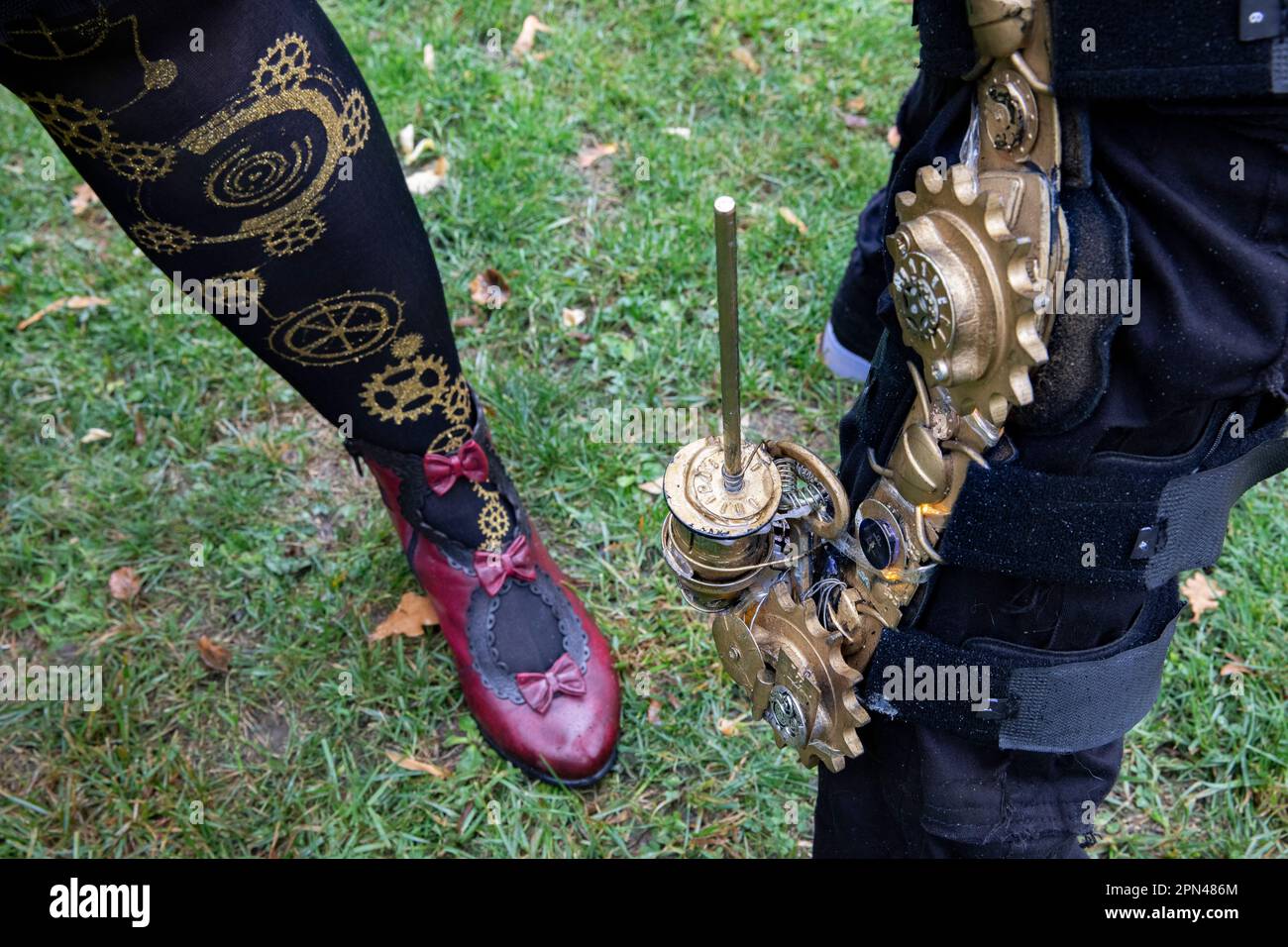 Requisiten Steampunks beim exklusiven Fotoshooting im Volksgarten mit ...