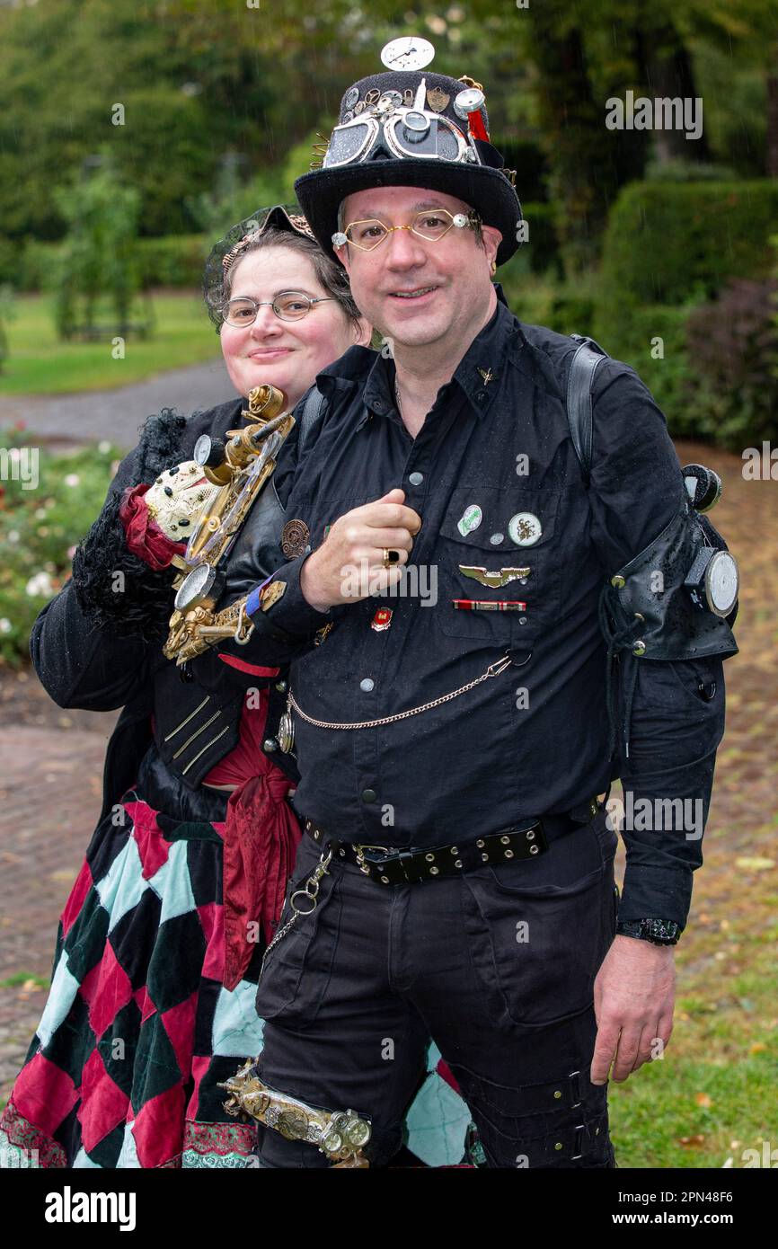 beim exklusiven Fotoshooting im Volksgarten mit Mitgliedern des 1 ...