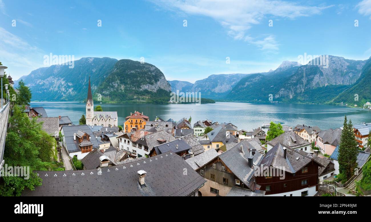Beautiful summer Alpine Hallstatt Town and lake Hallstatter See view ...