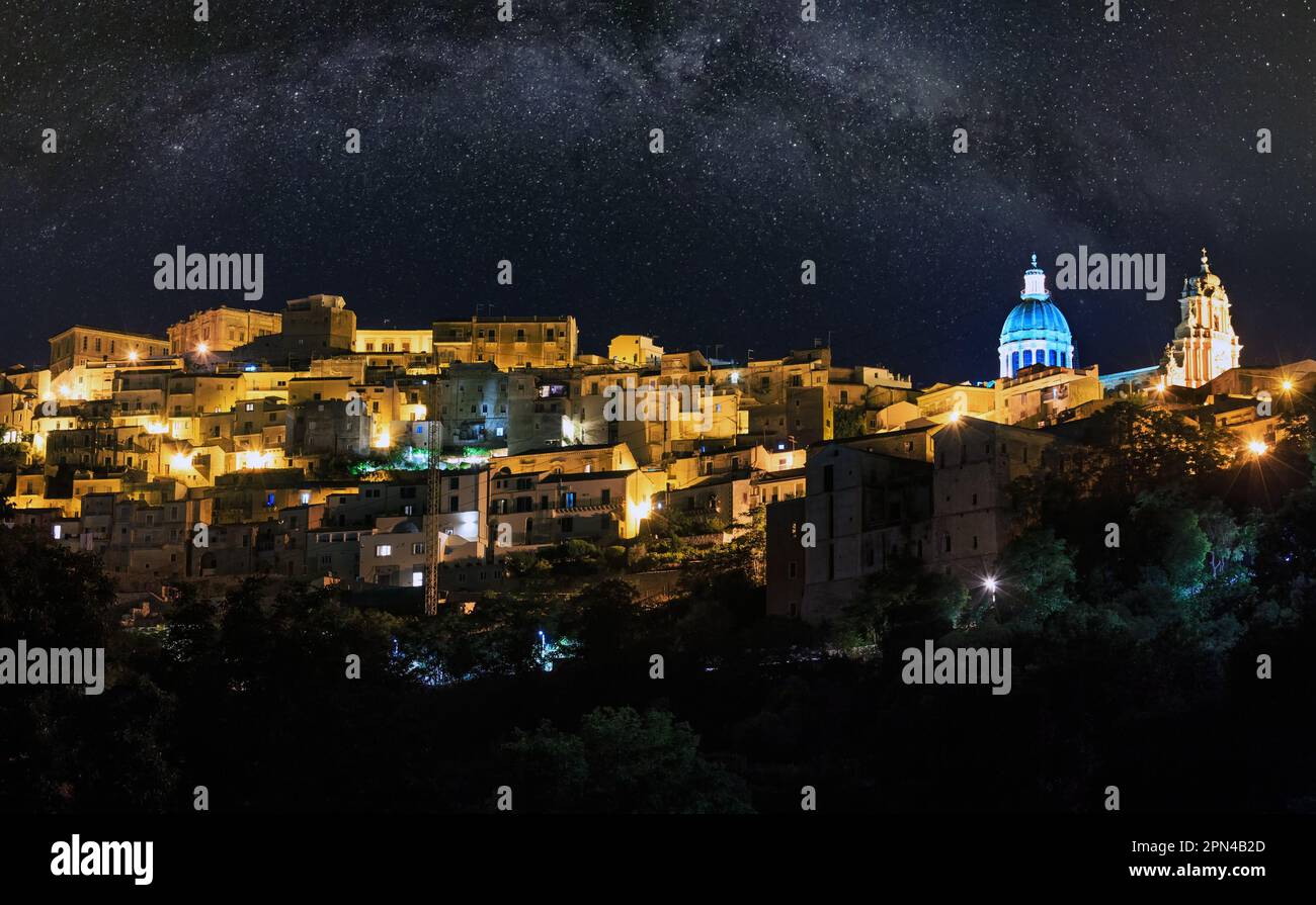 Night old medieval Ragusa famos Sicilian town view (Sicily, Italy ...