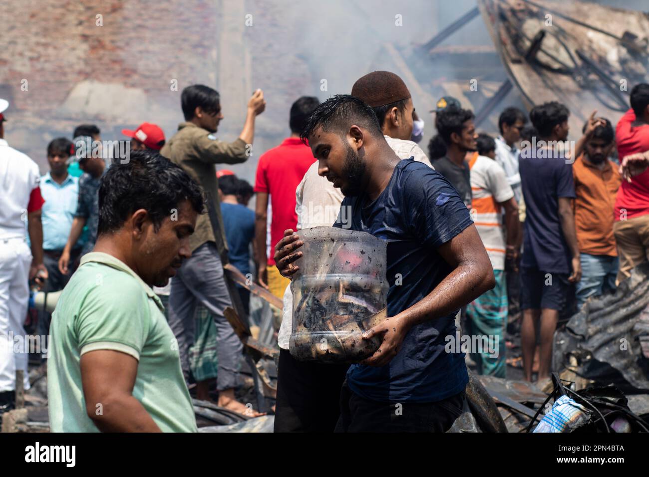 4 April, 2023. Fire in Bongobazar Market Stock Photo - Alamy