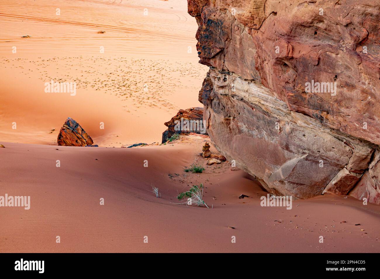 The stunning desert scenery of Wadi Rum, Jordan Stock Photo - Alamy