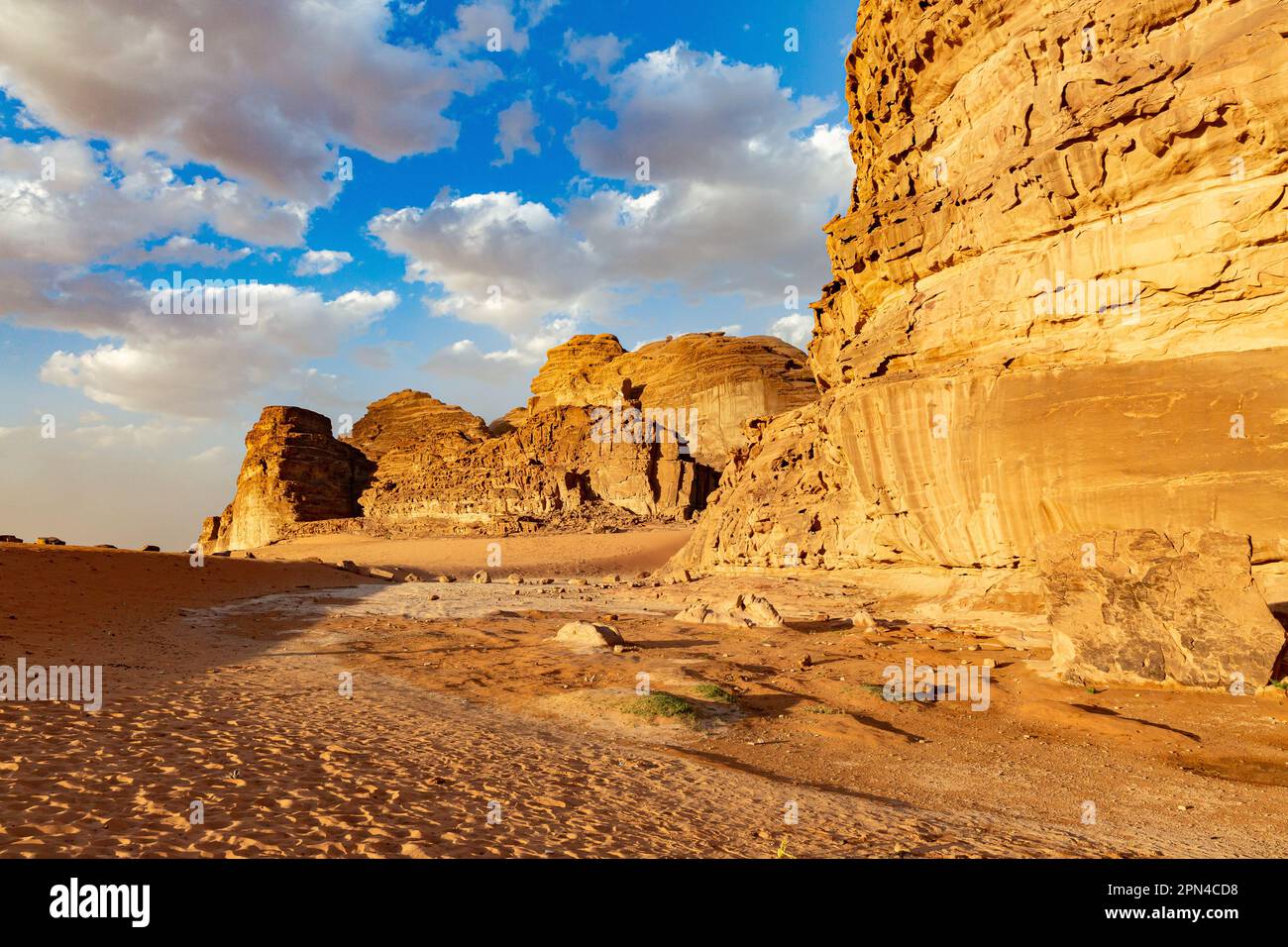The stunning desert scenery of Wadi Rum, Jordan Stock Photo - Alamy