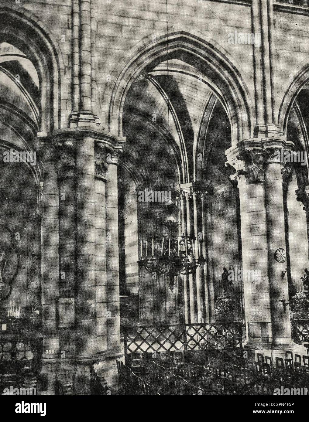 Nave arcade hi-res stock photography and images - Alamy