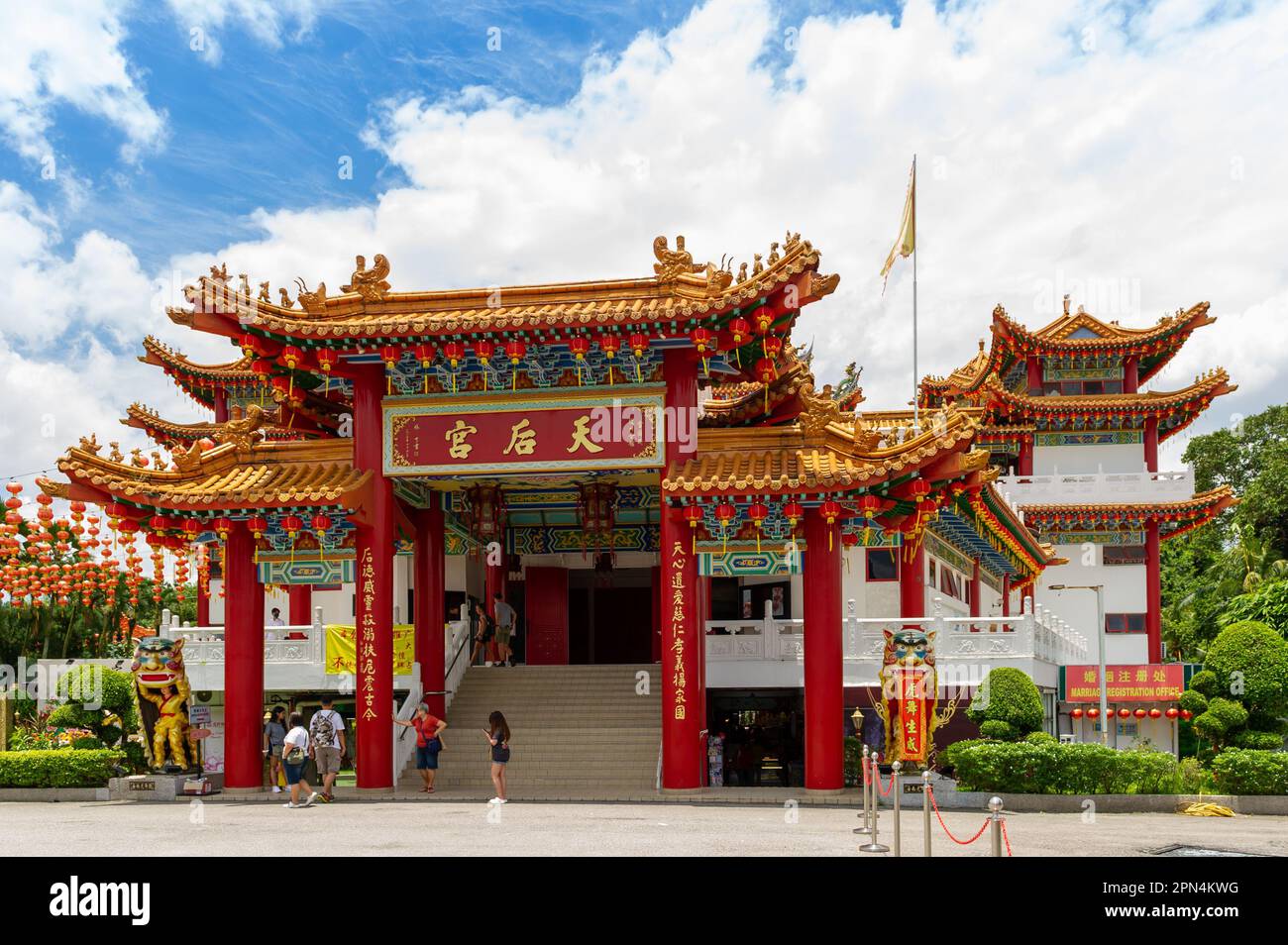 The front entrance at the Thean Hou Chinese Temple, Kuala Lumpur ...