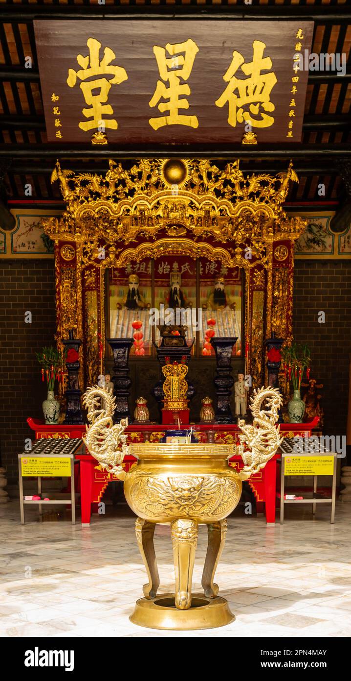 The Buddhist Shrine at the Chan She Shu Yuen temple, Kuala Lumpur ...
