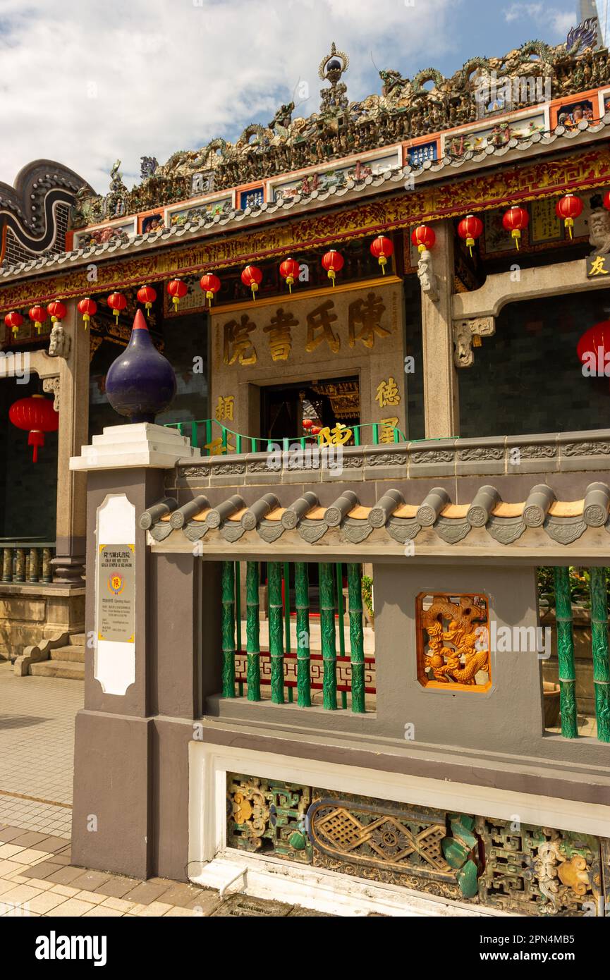 The front entrance of the Chan She Shu Yuen temple, Kuala Lumpur ...