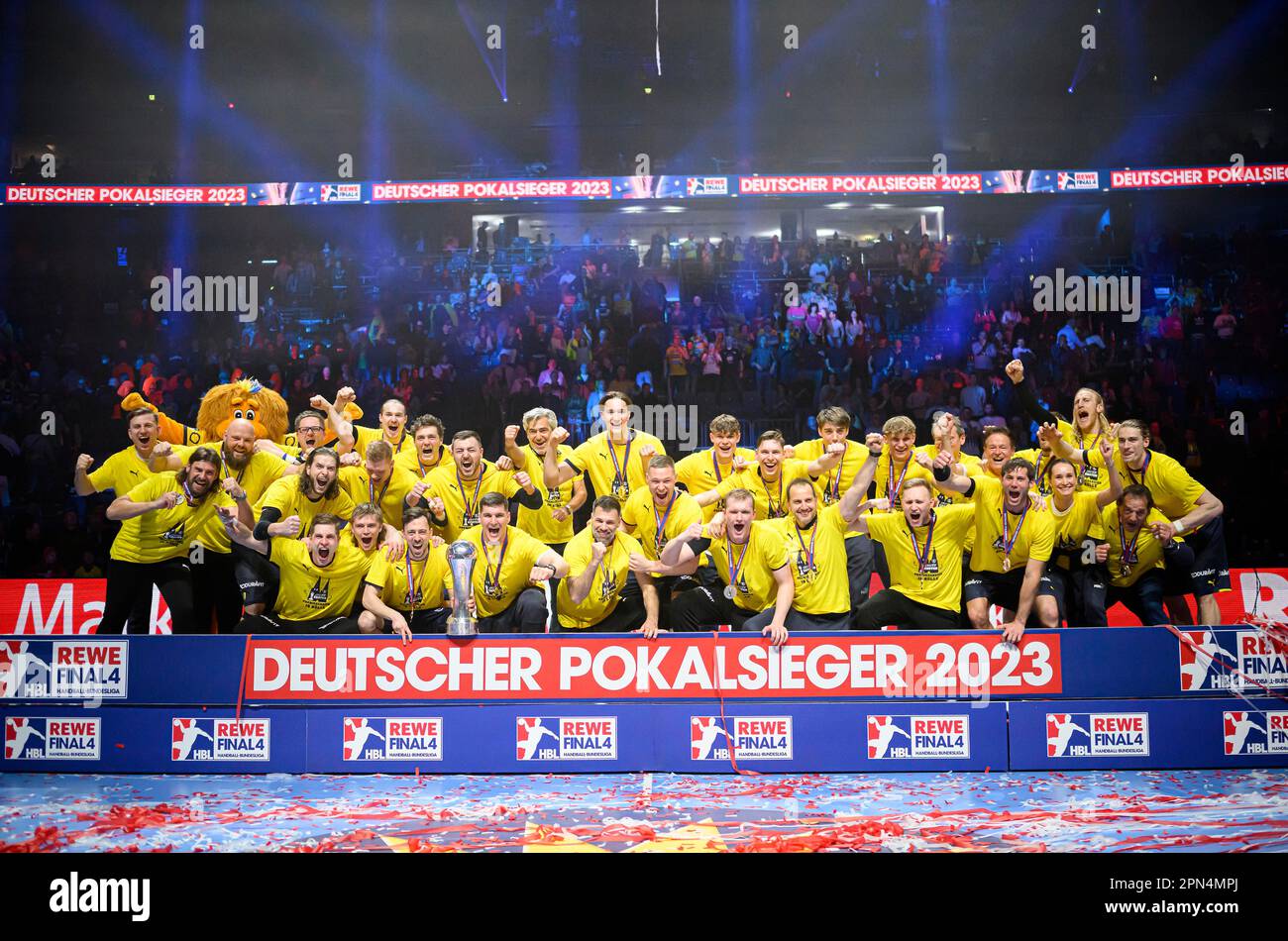 Jubilation Team RNL with the DHB Cup, team, final, SC Magdeburg (MD ...