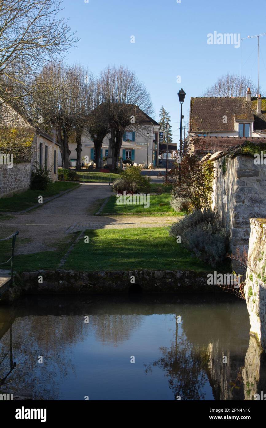 Flagy: a pedestrian bridge across the Orvanne on the rue Monte à Regret ...