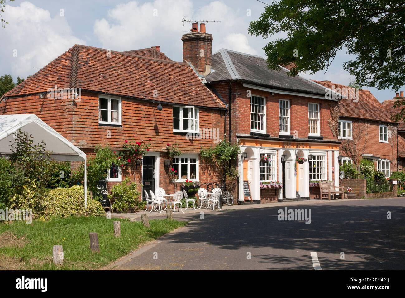 The Sun Inn, Dunsfold Stock Photo - Alamy