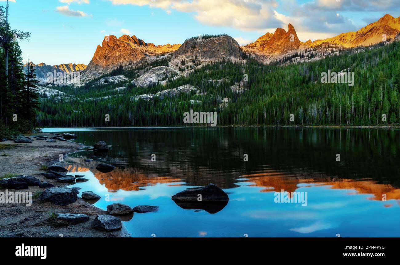 Sunrise mountain reflection in Idaho’s Hellroaring lake Stock Photo - Alamy