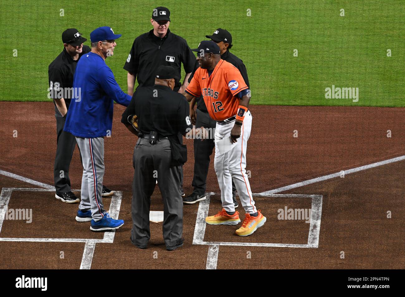 Texas Rangers manager Bruce Bochy (15) and Houston Astros manager Dusty ...