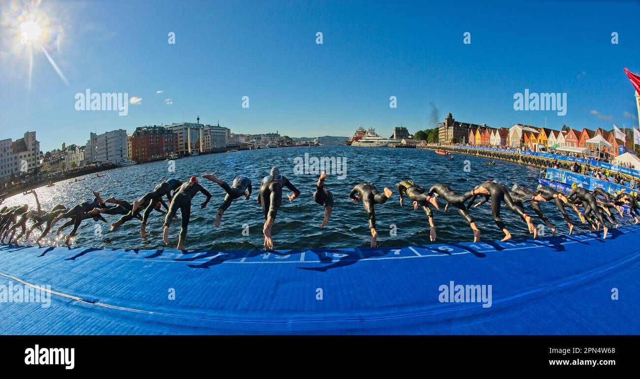 Start dive for the mens field at the world triathlon hi-res stock ...