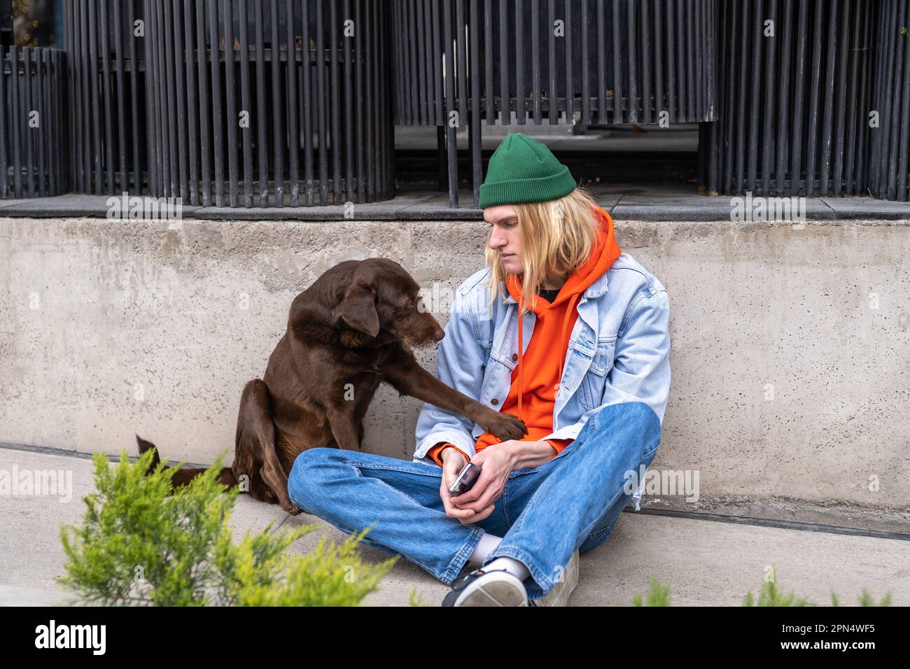 Homeless guy hi-res stock photography and images - Alamy