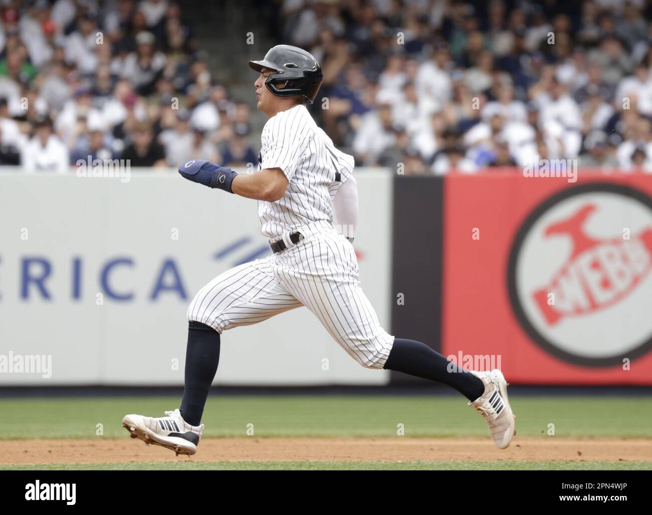 Apr 5th hi-res stock photography and images - Alamy