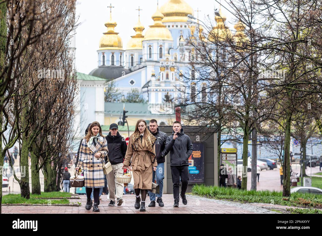 Ukrainian believers walk with food baskets during Easter Sunday ...