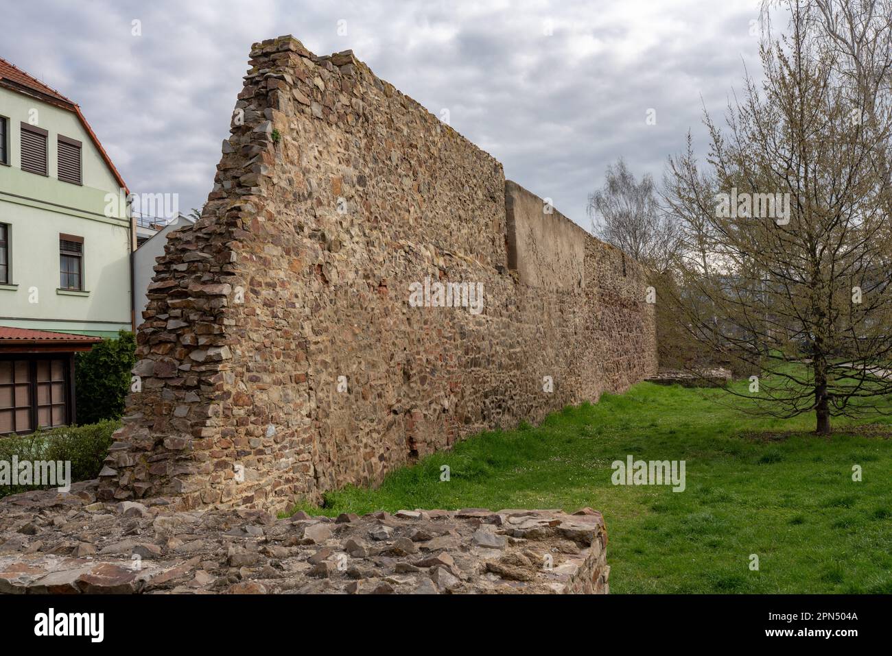 Medieval town walls hi-res stock photography and images - Alamy