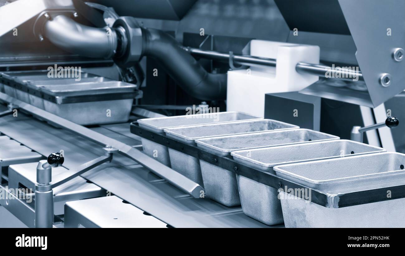 industrial production of bakery products on an assembly line - technology and machinery in the ...