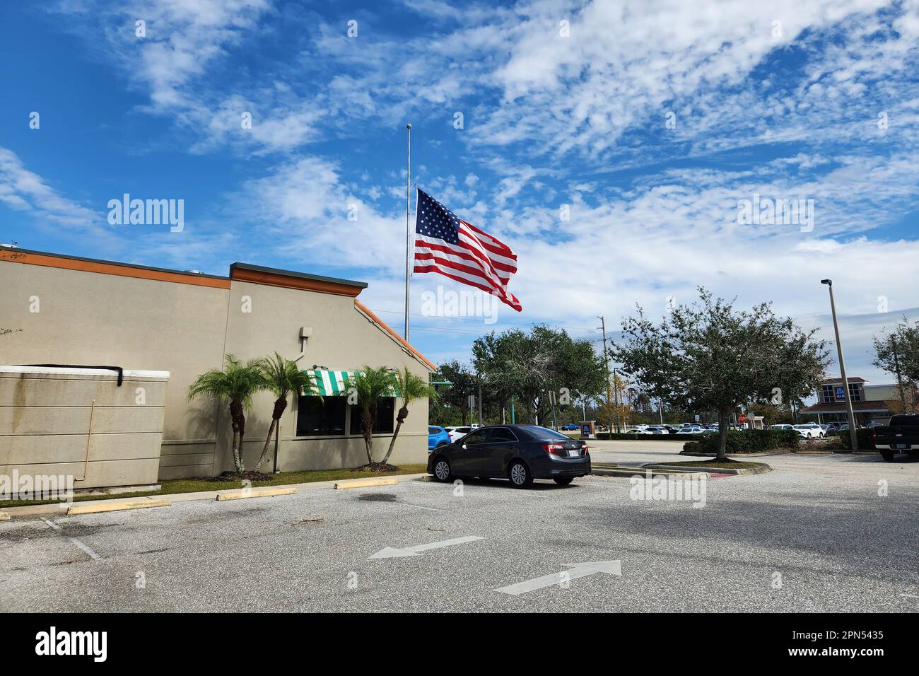 Flag lowered to half staff hi-res stock photography and images - Alamy