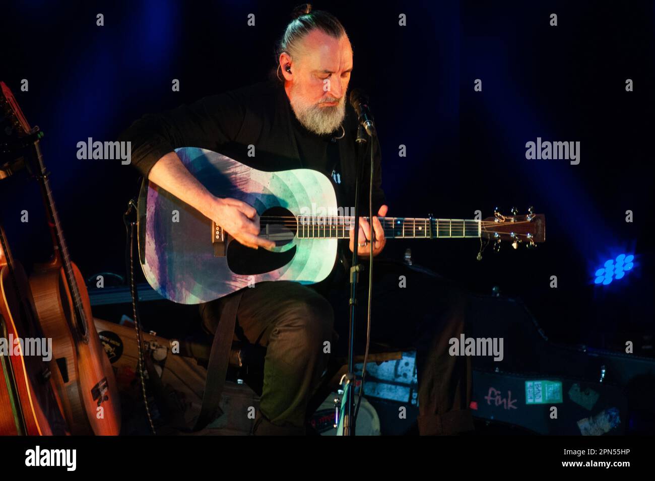 Fink singer hi-res stock photography and images - Alamy