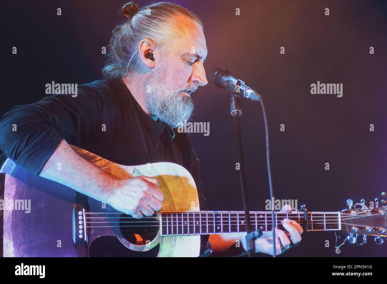 Fink singer hi-res stock photography and images - Alamy