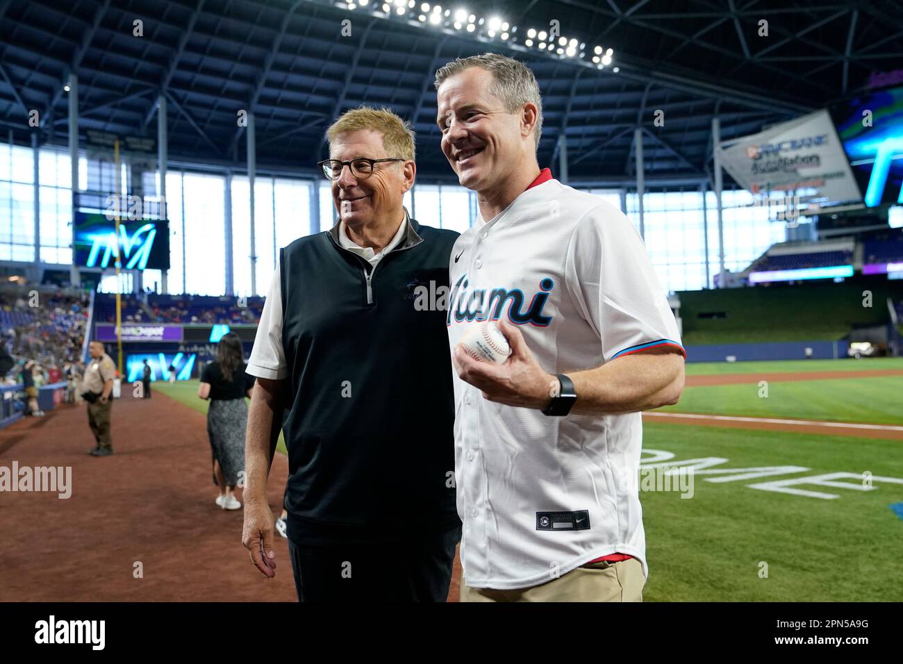 Miami Marlins owner Bruce Sherman, left, poses with FAU basketball ...