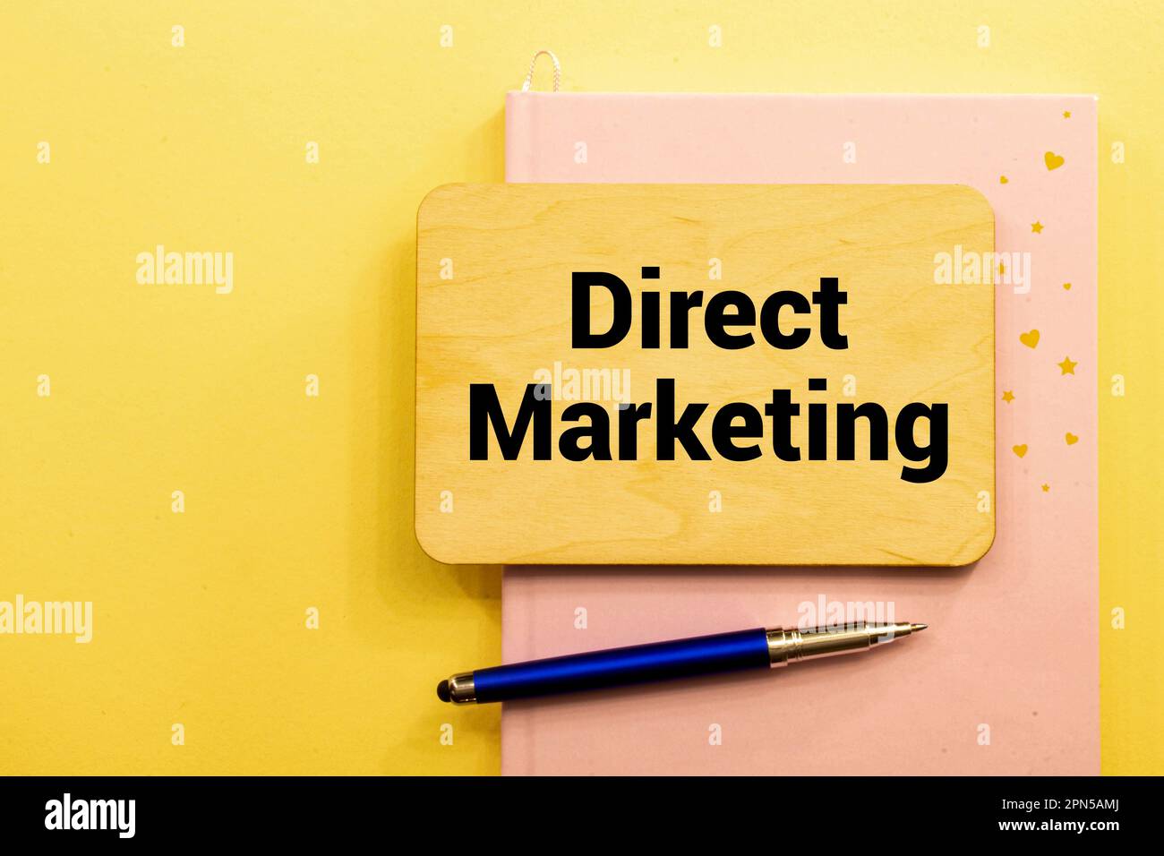 text DIRECT MARKETING on keyboard on white background Stock Photo - Alamy