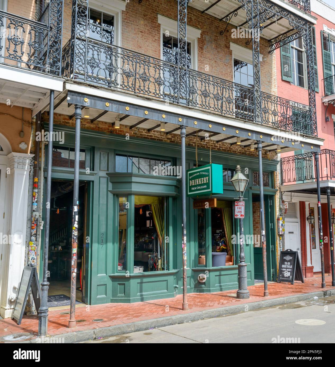 NEW ORLEANS, LA, USA - APRIL 16, 2023: Front of the Bourbon Street Drinkery in the French ...