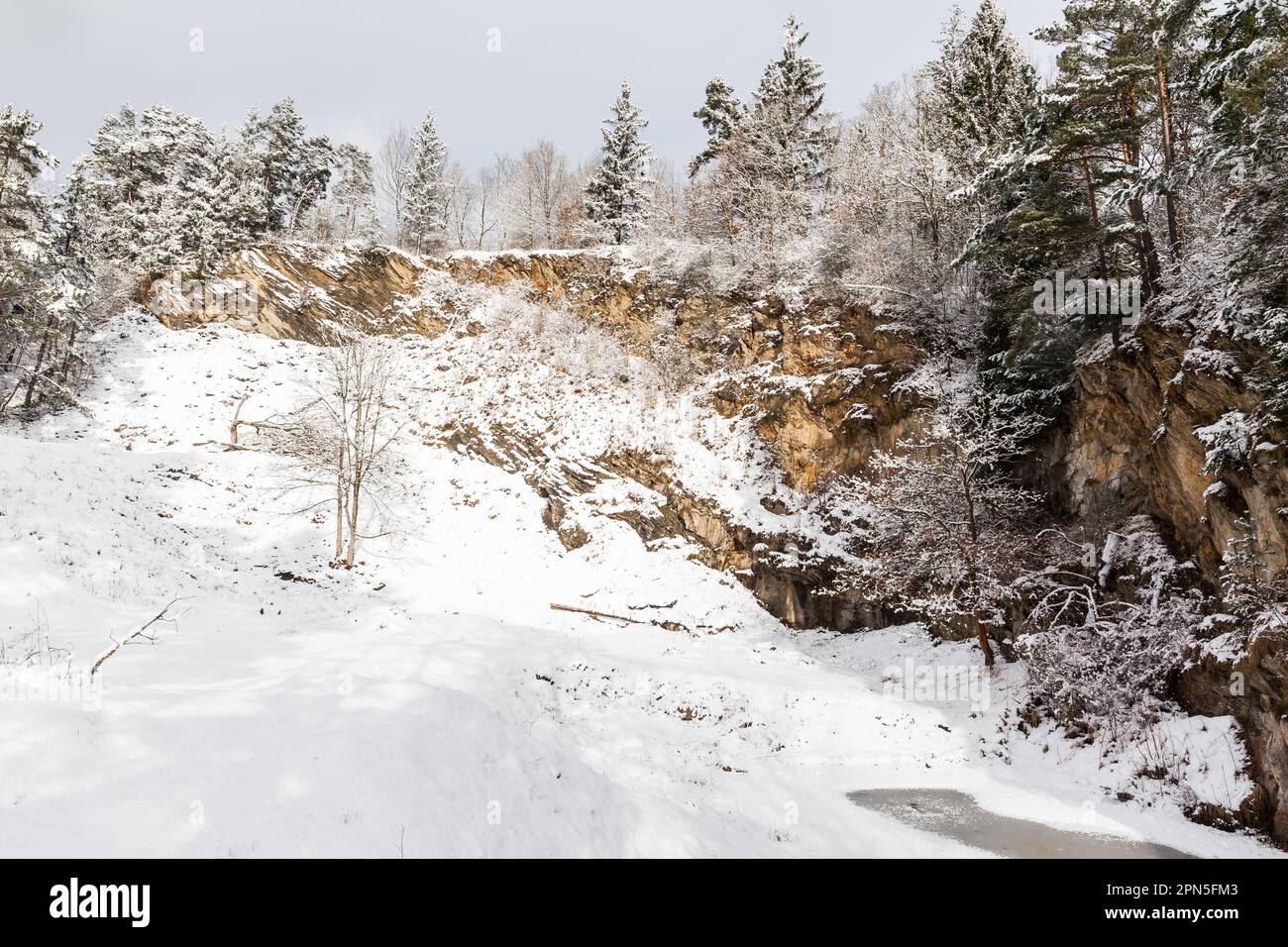 Slate quarry in winter hi-res stock photography and images - Alamy